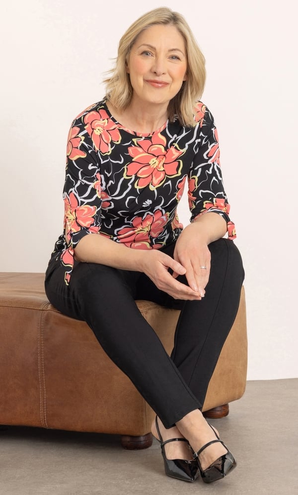 Anna Rose Tie Cuff Printed Top in Black | Klass
