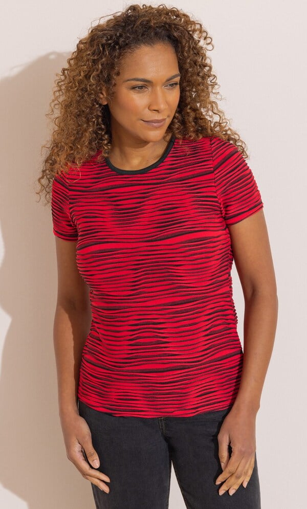 Anna Rose Printed Textured Wave T-Shirt in Red | Klass