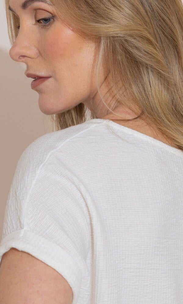 Texture Short Sleeve Round Neck T-Shirt in White | Klass
