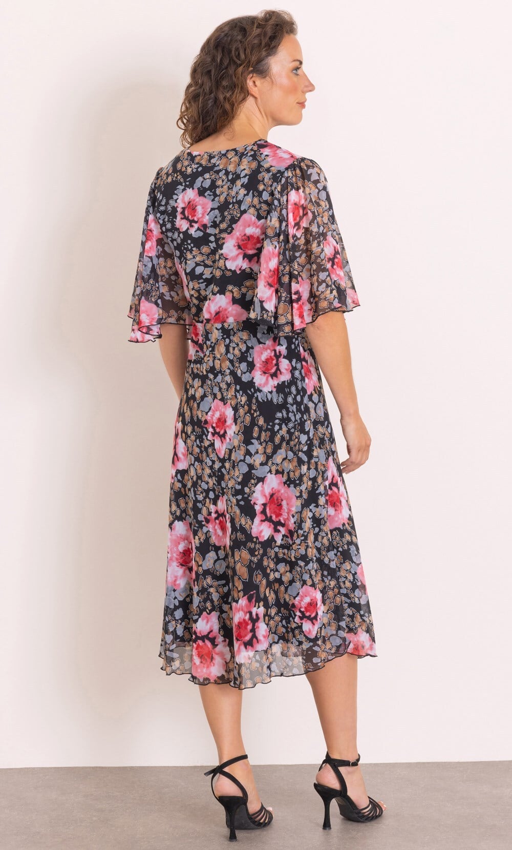 Anna Rose Floral Print Short Sleeve Dress in Black | Klass